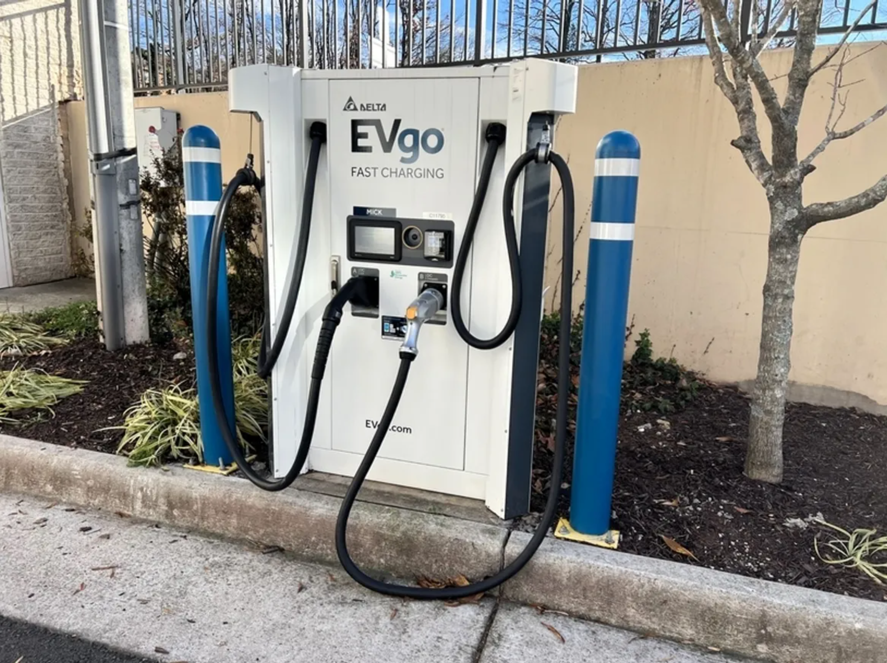 Public EV chargers suck – Benjamin Tseng